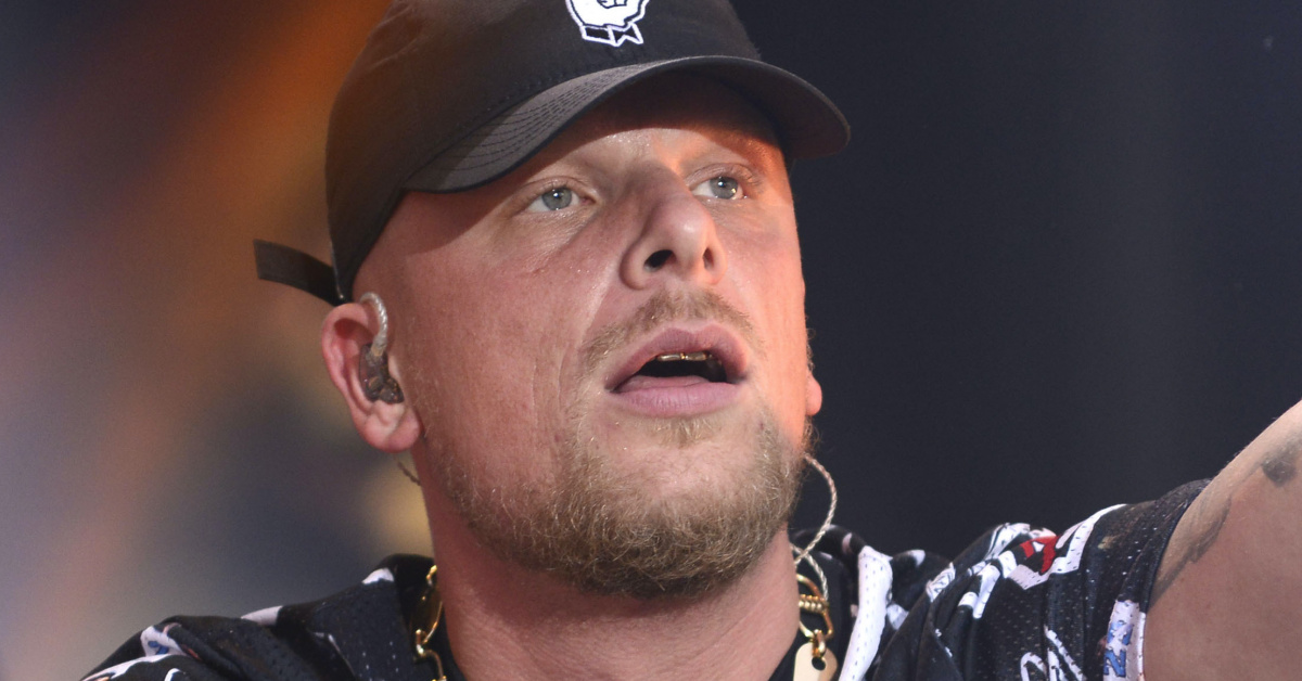 Bonez MC macht seiner Mary eine öffentliche Liebeserklärung | bigFM