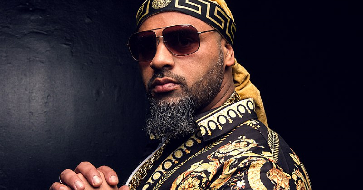 Clubfeeling: Rossmann engagiert Massiv als Türsteher | bigFM