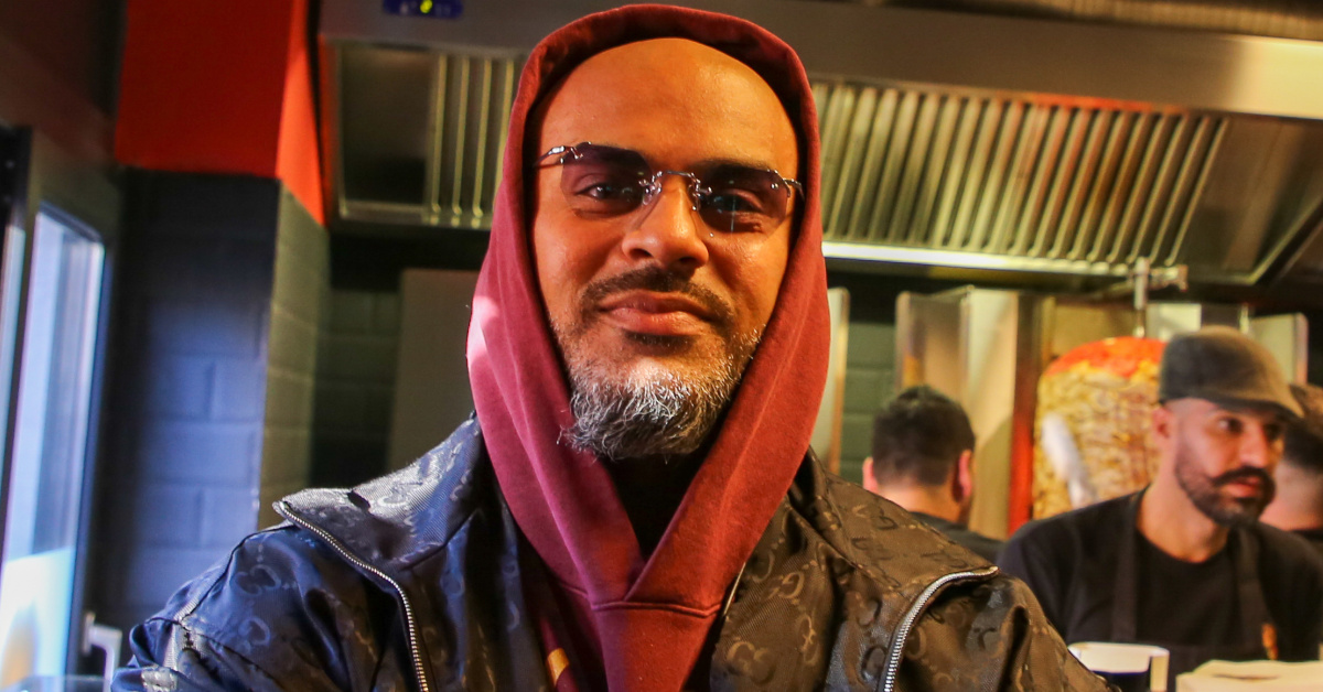 Polizeieinsatz: Schlangen bei Imbiss-Eröffnung von Rapper Massiv | bigFM