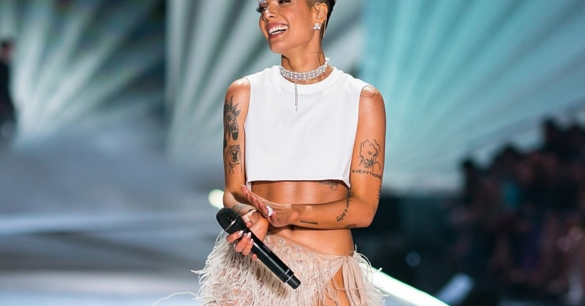 Halsey stiehlt den Victoria's Secret-Engeln die Show und bestätigt ...